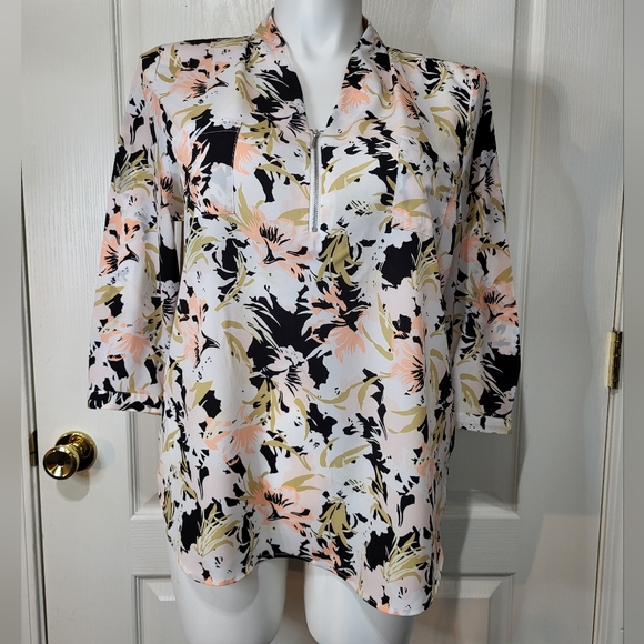 Jaclyn Smith Tops Jaclyn Smith White Floral V Zipper Neck Top